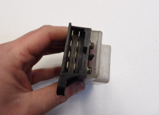 Fuse box Suzuki GSX R 750 1985-1989 | Motorparts-online.com